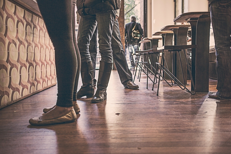 drop byの意味や答え方は？具体的なシーンや例文、類似表現を解説！ | EIKARA